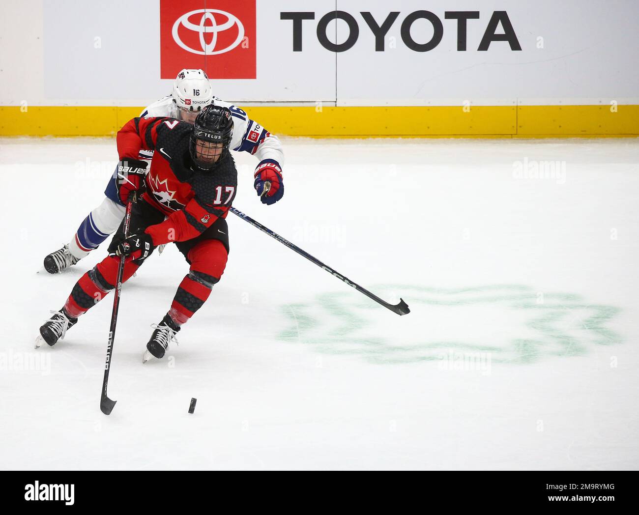 Canada defender Ella Shelton (17) gets to the puck before United States ...