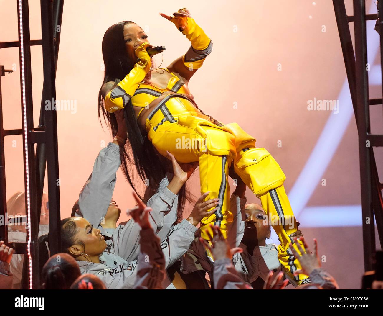 GloRilla performs "Tomorrow 2" at the American Music Awards on Sunday ...