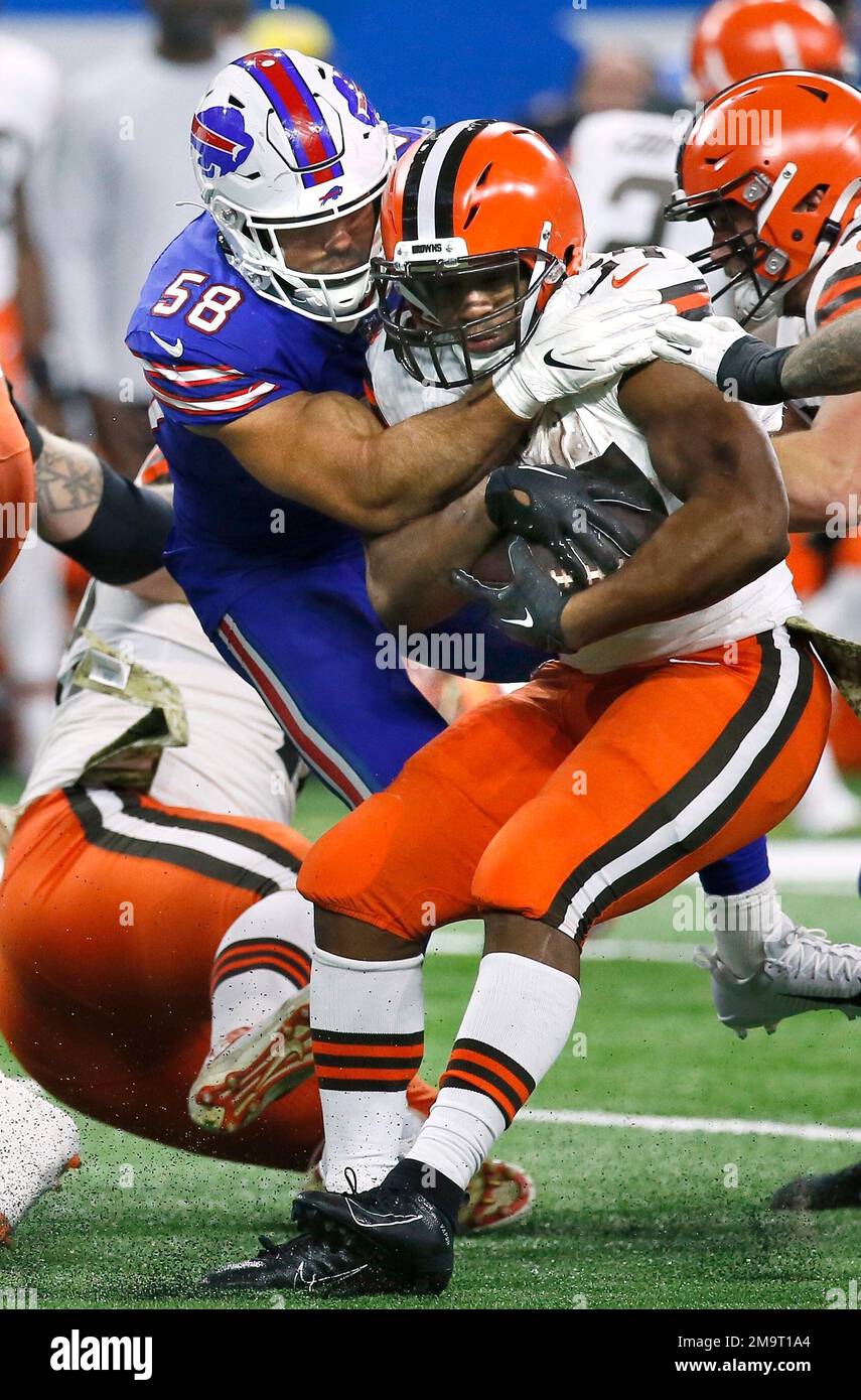 Buffalo Bills linebacker Matt Milano (58) tackles Cleveland Browns ...