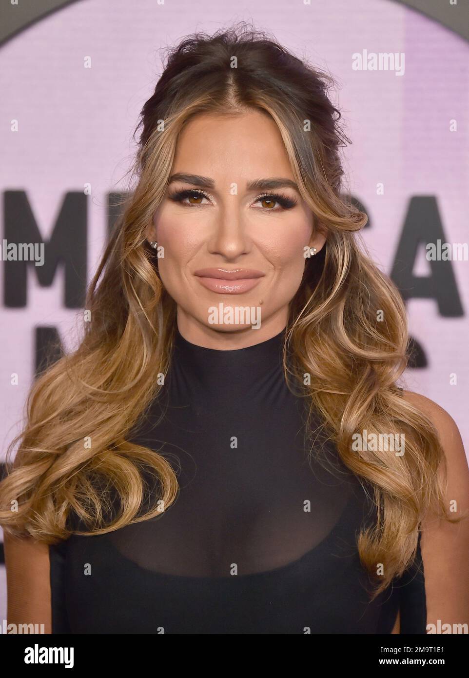 Jessie James Decker arrives at the American Music Awards on Sunday, Nov ...