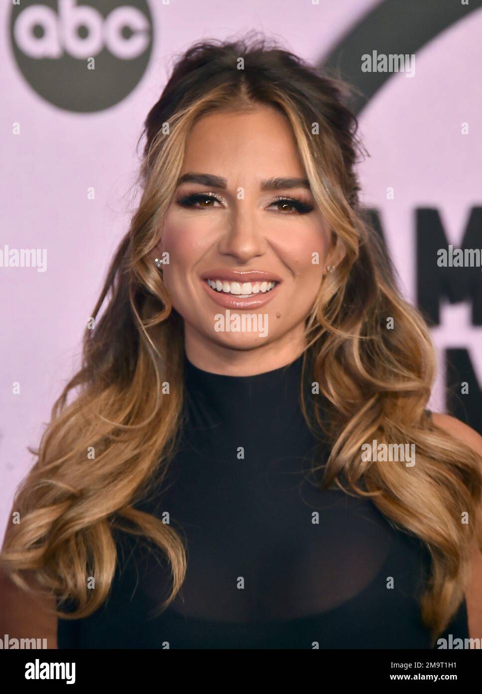 Jessie James Decker arrives at the American Music Awards on Sunday, Nov ...