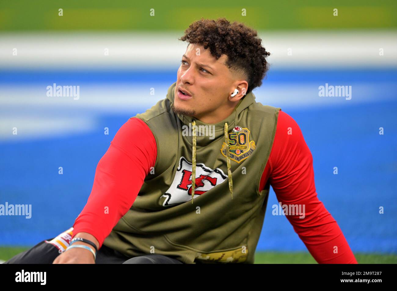Kansas City Chiefs quarterback Patrick Mahomes warms up prior to an NFL ...