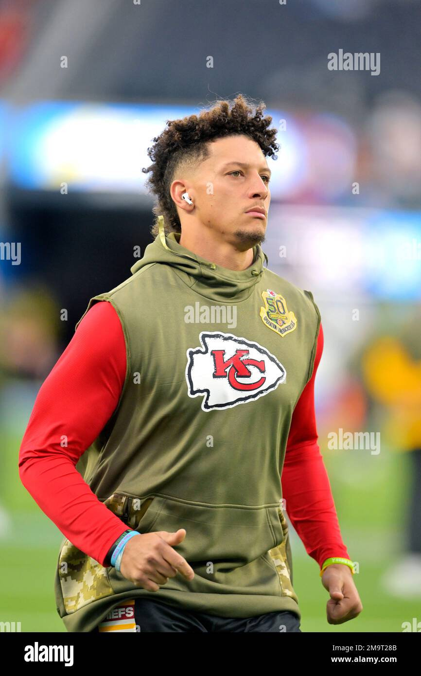 Kansas City Chiefs quarterback Patrick Mahomes warms up prior to an NFL ...