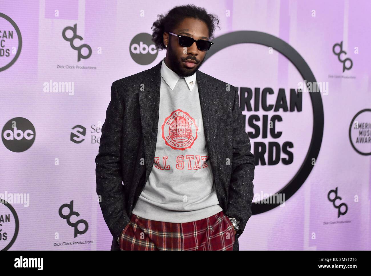 Brent Faiyaz arrives at the American Music Awards on Sunday, Nov. 20 ...