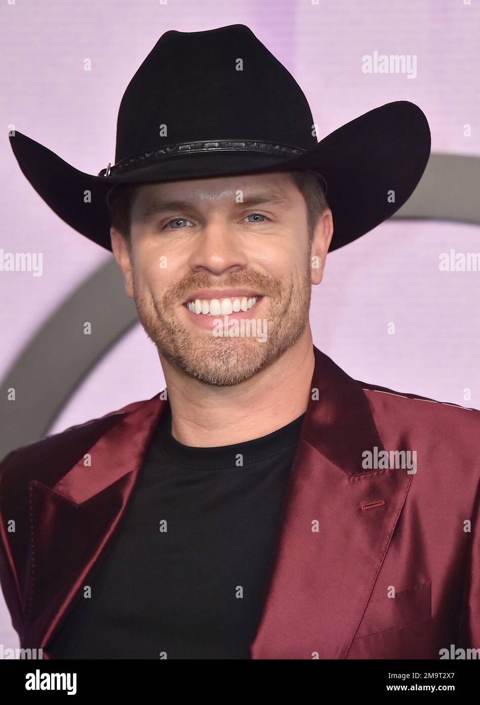 Dustin Lynch arrives at the American Music Awards on Sunday, Nov. 20 ...