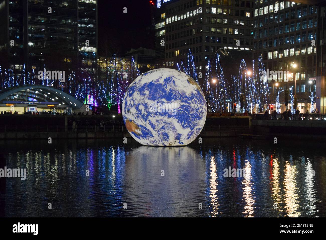 London, UK. 18th January 2023. 'Floating Earth' by Luke Jerram at this ...