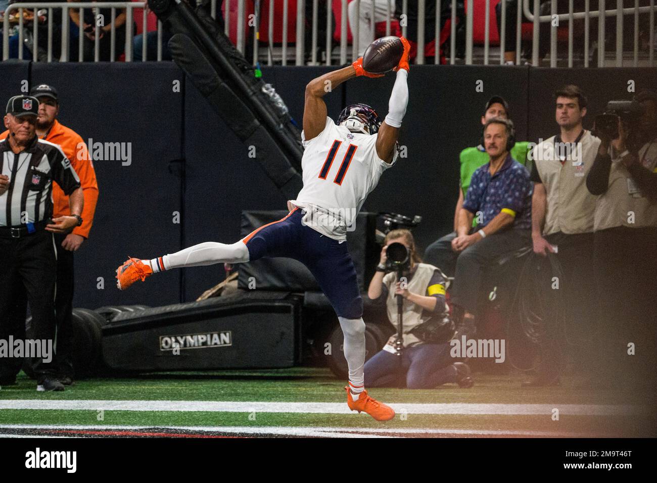 Chicago Bears wide receiver Darnell Mooney (11) catches a pass for a ...