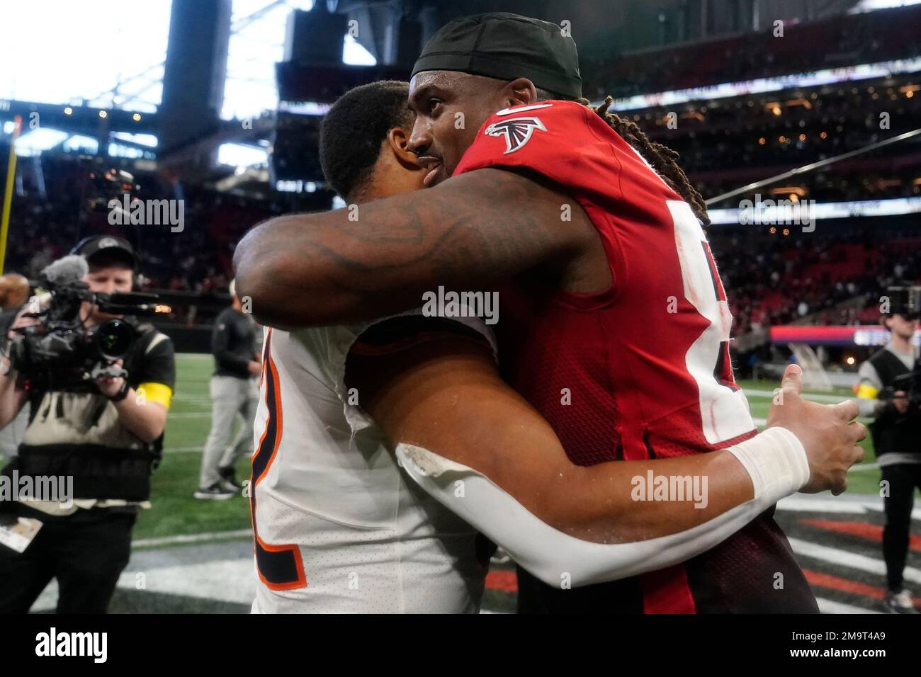 Atlanta Falcons running back Cordarrelle Patterson and Chicago Bears ...