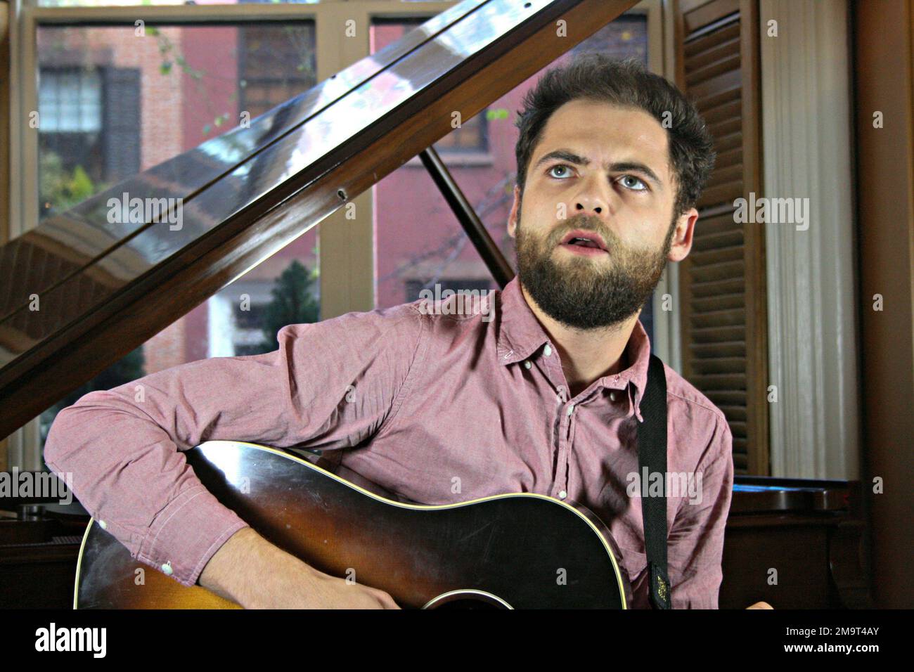 Passenger - Mike Rosenberg films a session in New York Stock Photo - Alamy