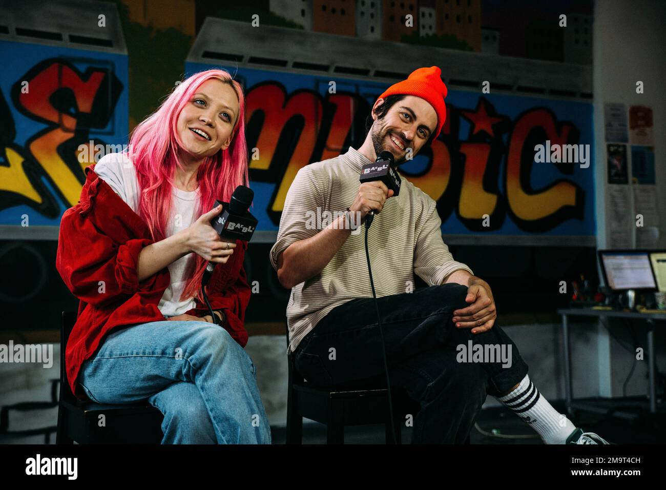 Now Now - Bradley Hale and Cacie Dalager film a session in Brooklyn Stock Photo - Alamy