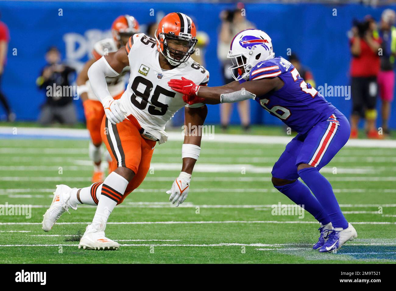 Buffalo Bills running back Devin Singletary (26) blocks Cleveland ...