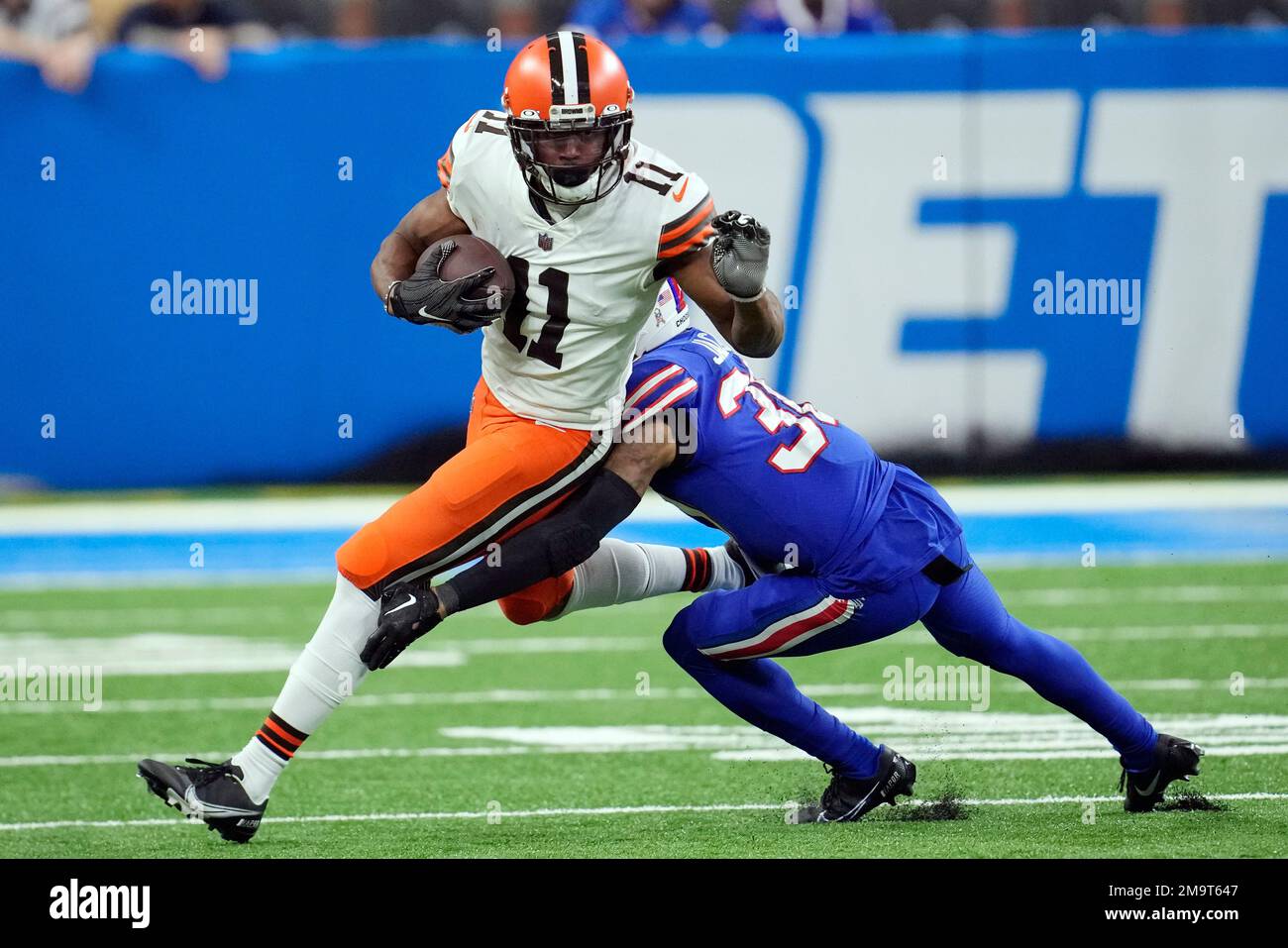 Cleveland Browns wide receiver Donovan Peoples-Jones (11) pulls away ...