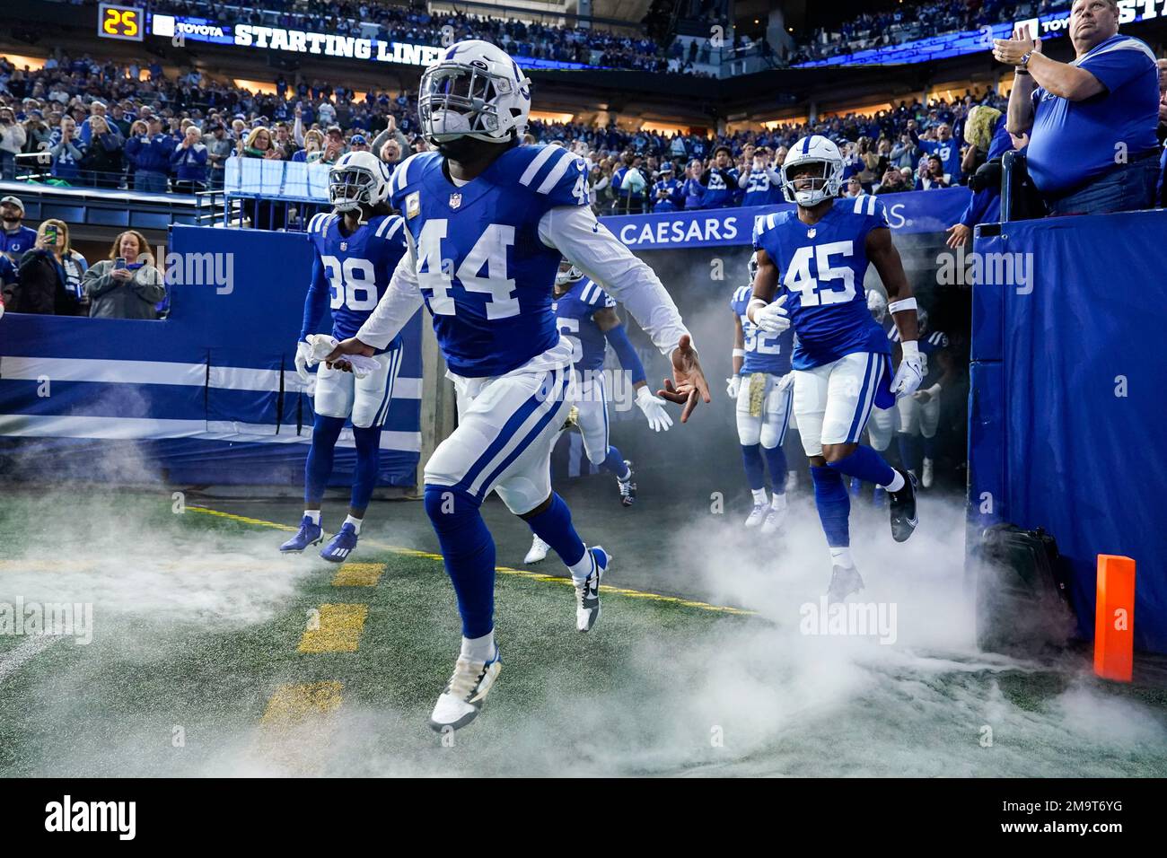 Indianapolis Colts linebacker Zaire Franklin (44) leads the team onto the field before an NFL ...