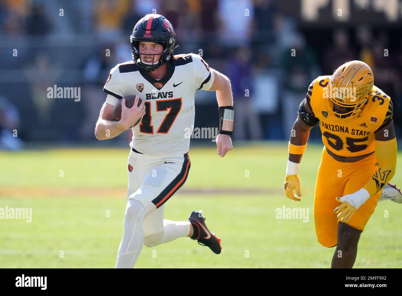 Oregon State quarterback Ben Gulbranson (17) runs with the ball against ...