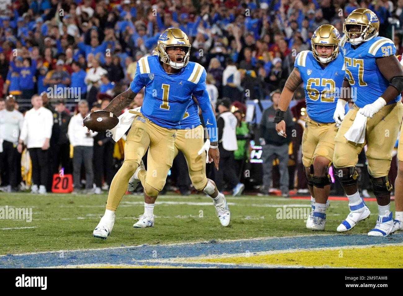 UCLA quarterback Dorian Thompson-Robinson (1) celebrates as he scores a ...