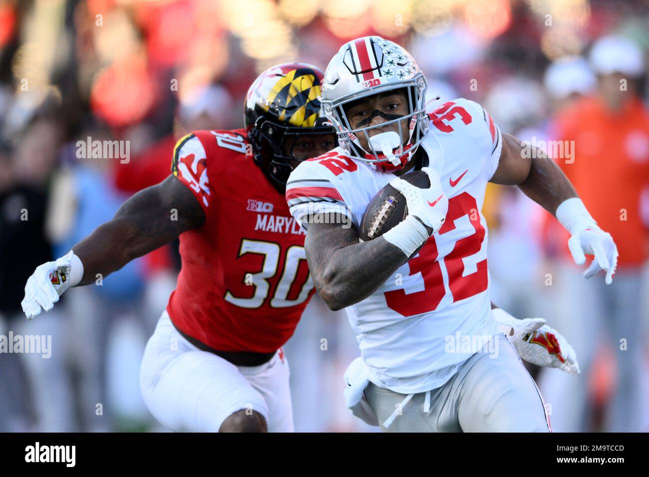 Ohio State running back TreVeyon Henderson (32) runs with the ball past ...