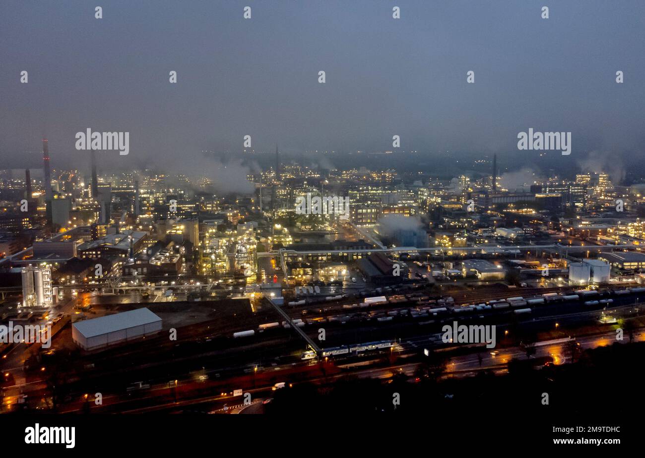 Steam rises from the Hoechst chemical plant in Frankfurt, Germany ...
