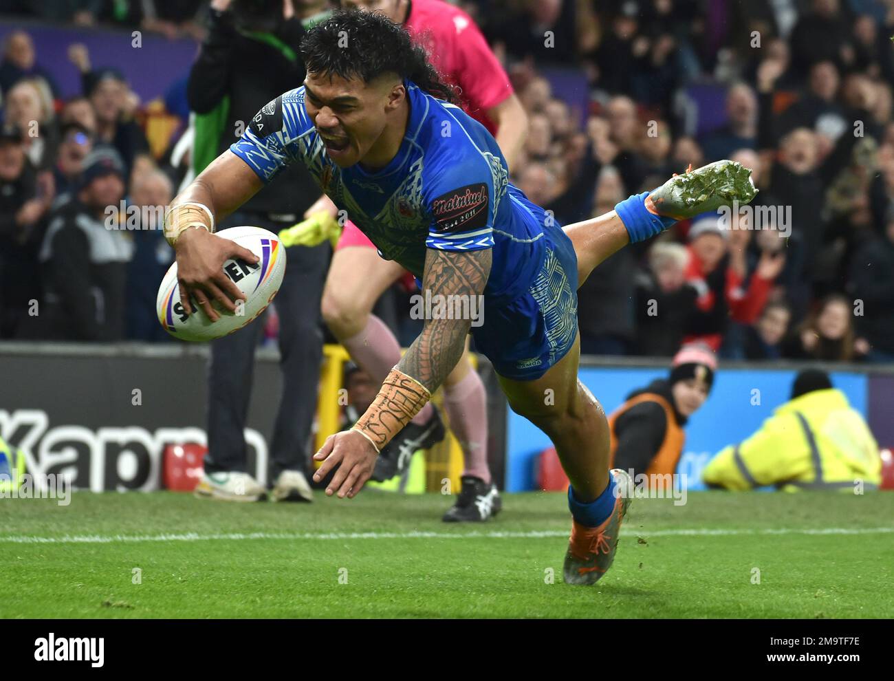 Samoa's Brian To'o scores a try during the Rugby League World Cup final ...