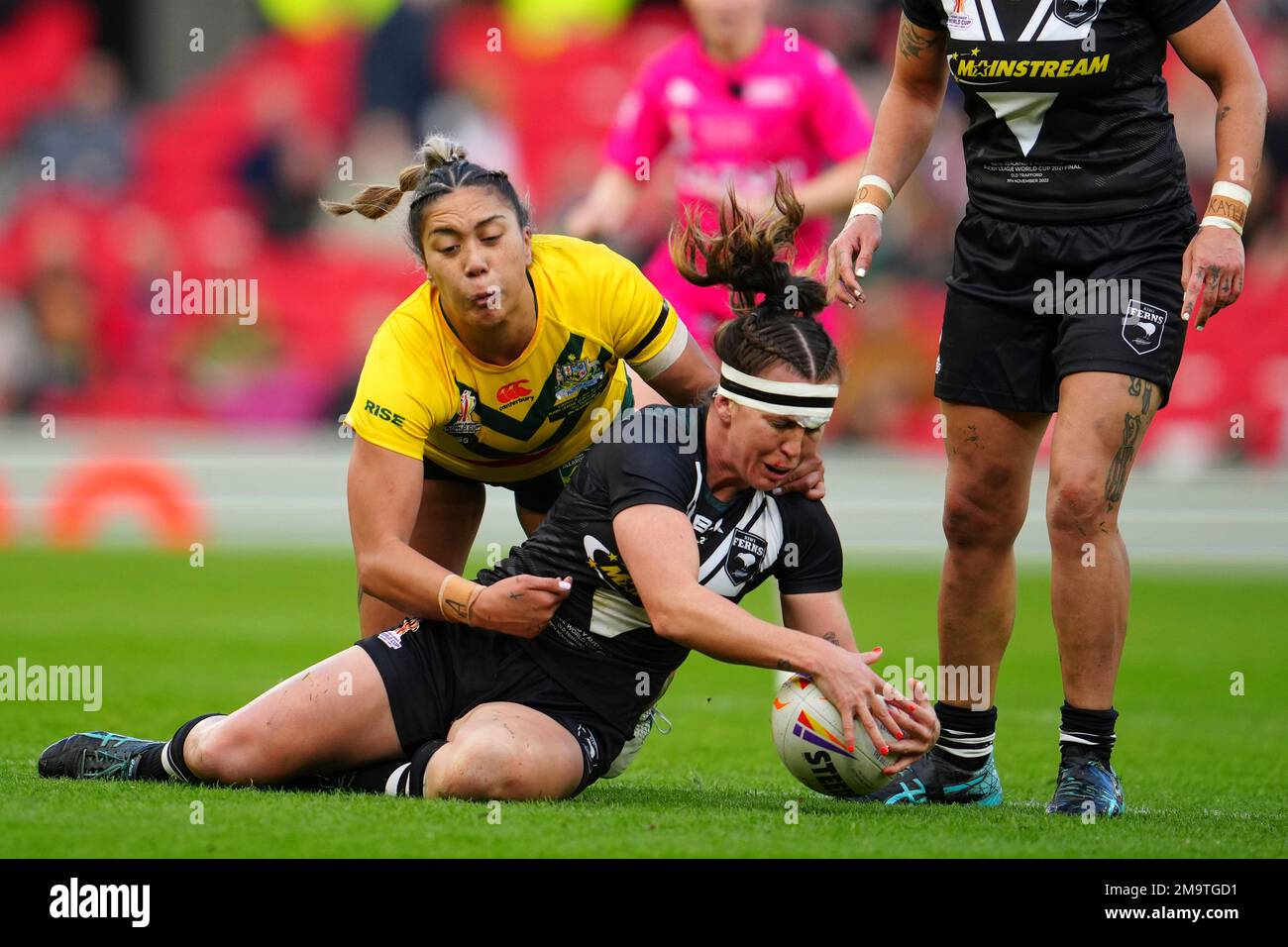 New Zealand's Georgia Hale, bottom and Australia's Shannon Mato ...