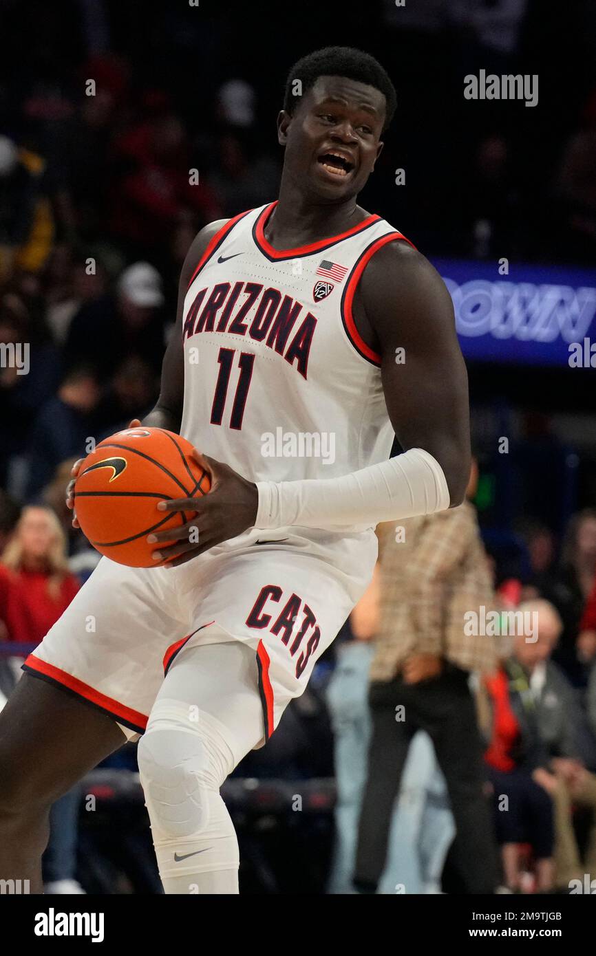 Arizona center Oumar Ballo (11) during the first half of an NCAA ...