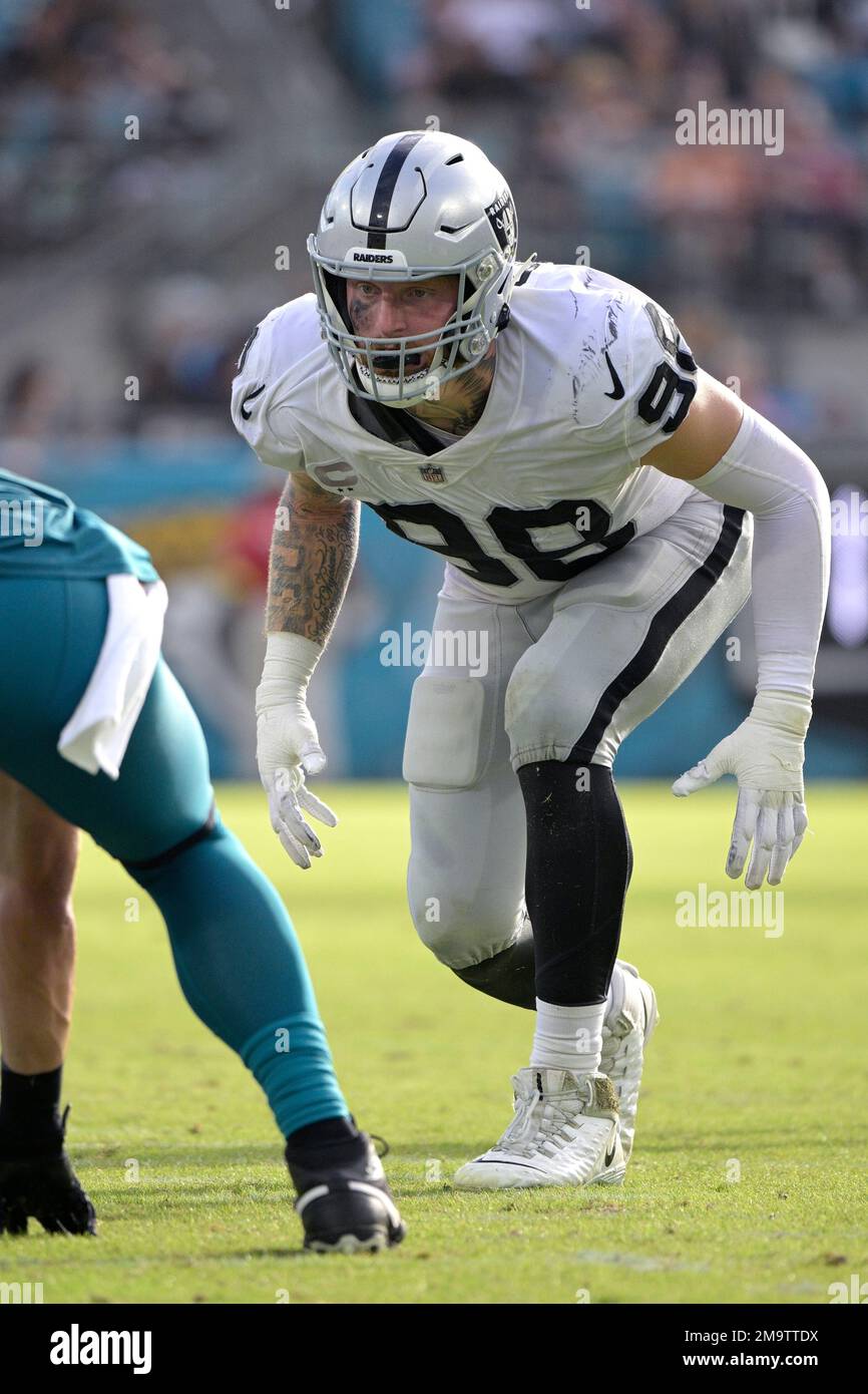 Las Vegas Raiders defensive end Maxx Crosby (98) sets up for a play ...