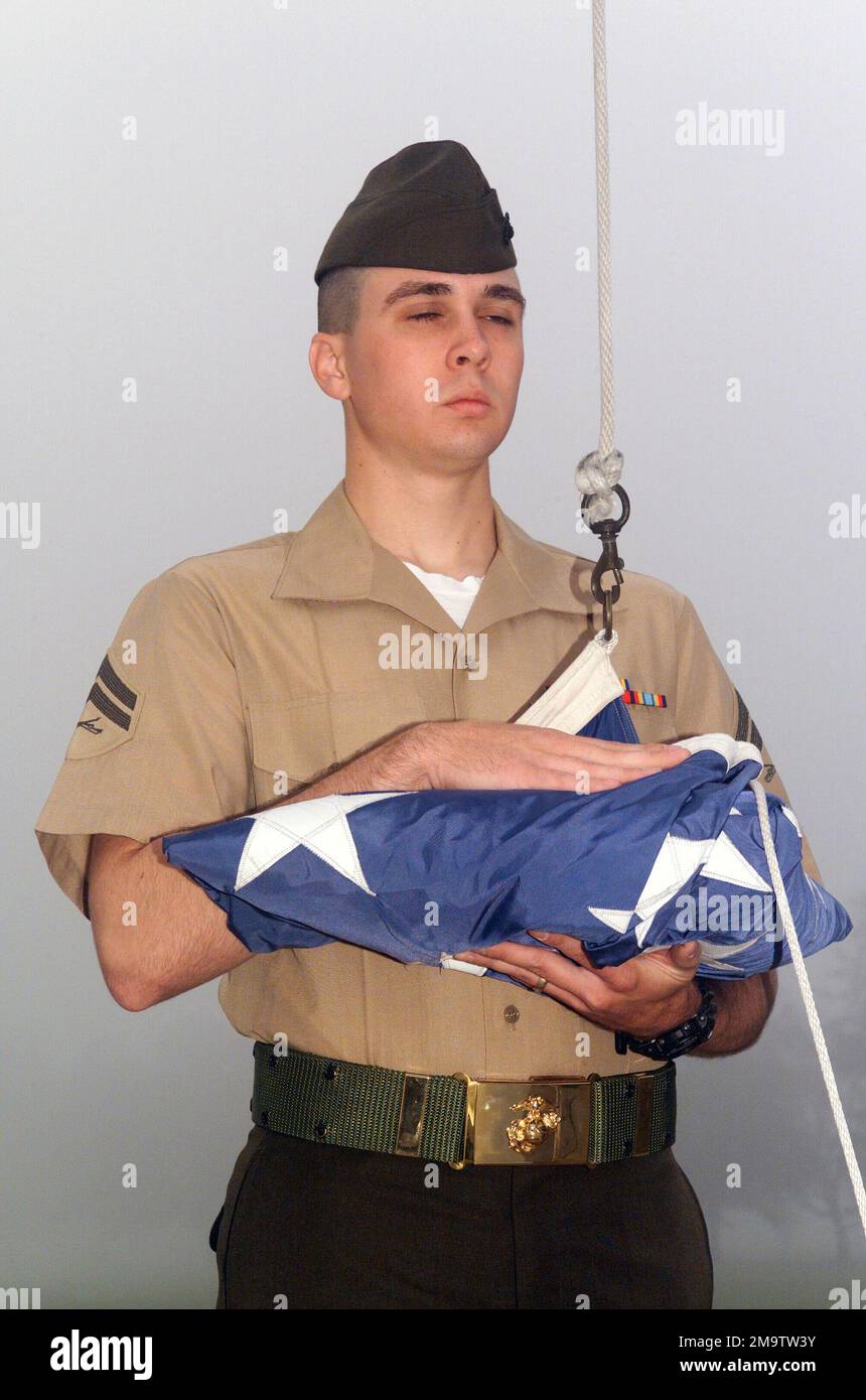 Us navy raising colors hi-res stock photography and images - Alamy