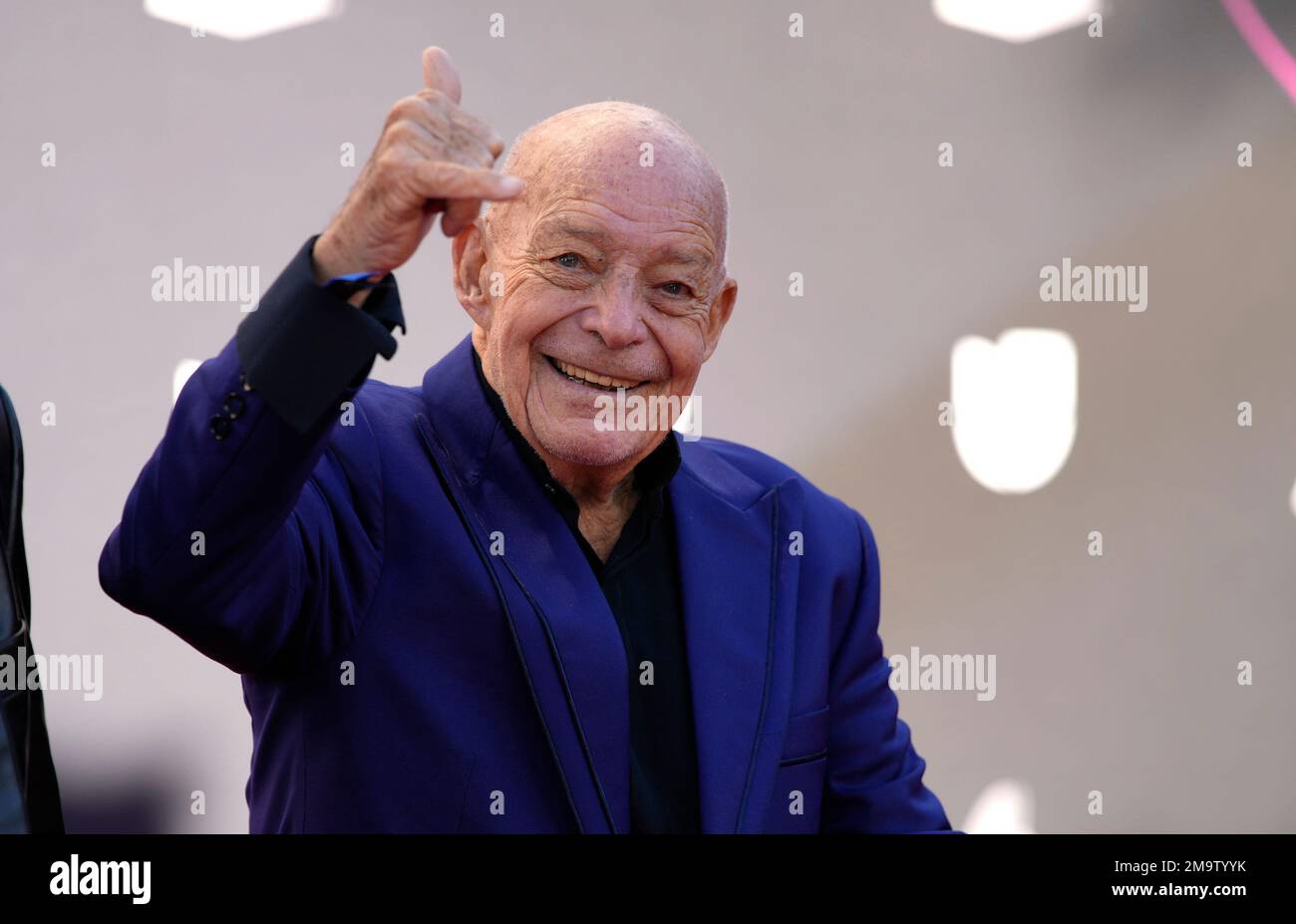 Gerry Weil arrives at the 23rd annual Latin Grammy Awards at the ...