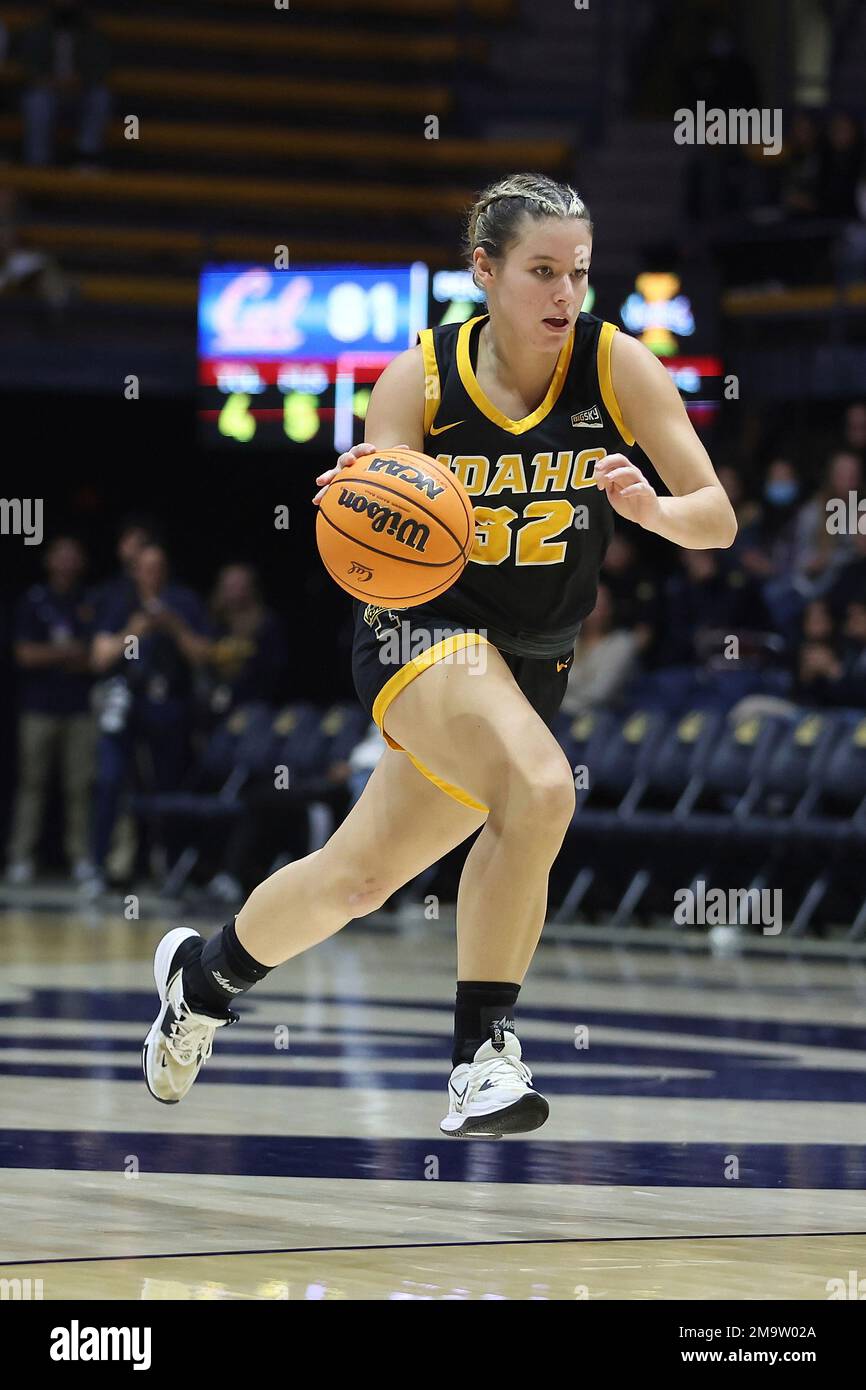 Idaho Vandals guard Jordan Allred (32) dribbles the ball up court in ...