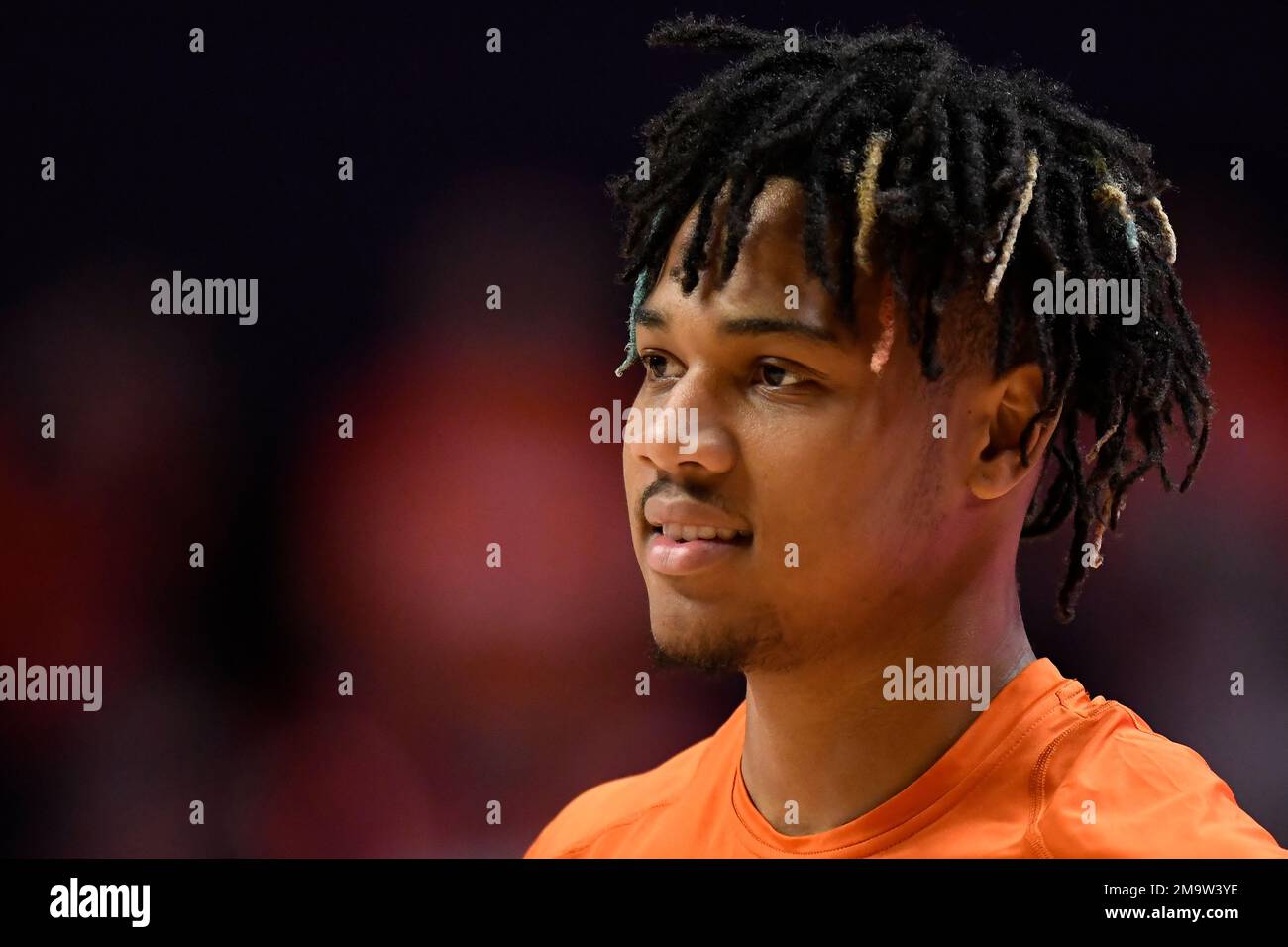 Illinois' Terrence Shannon Jr. warms up before an NCAA college ...