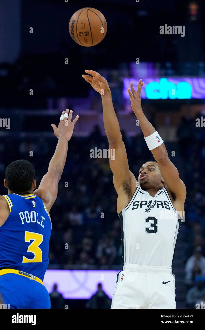 San Antonio Spurs forward Keldon Johnson (3) shoots the ball over ...