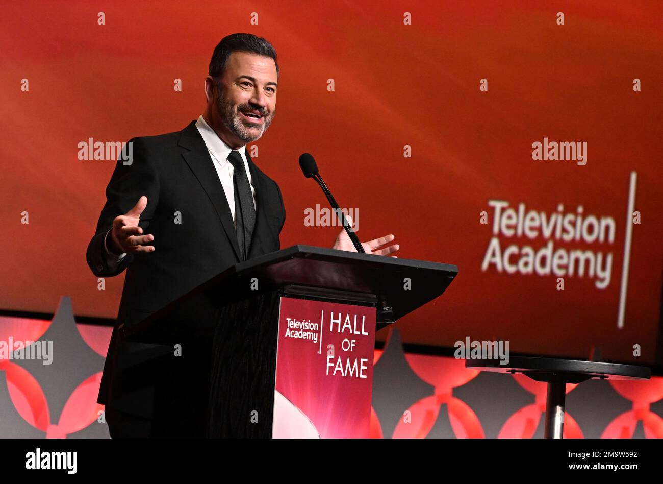 Jimmy Kimmel introduces Bob Hope Humanitarian Award recipient Sean Penn ...