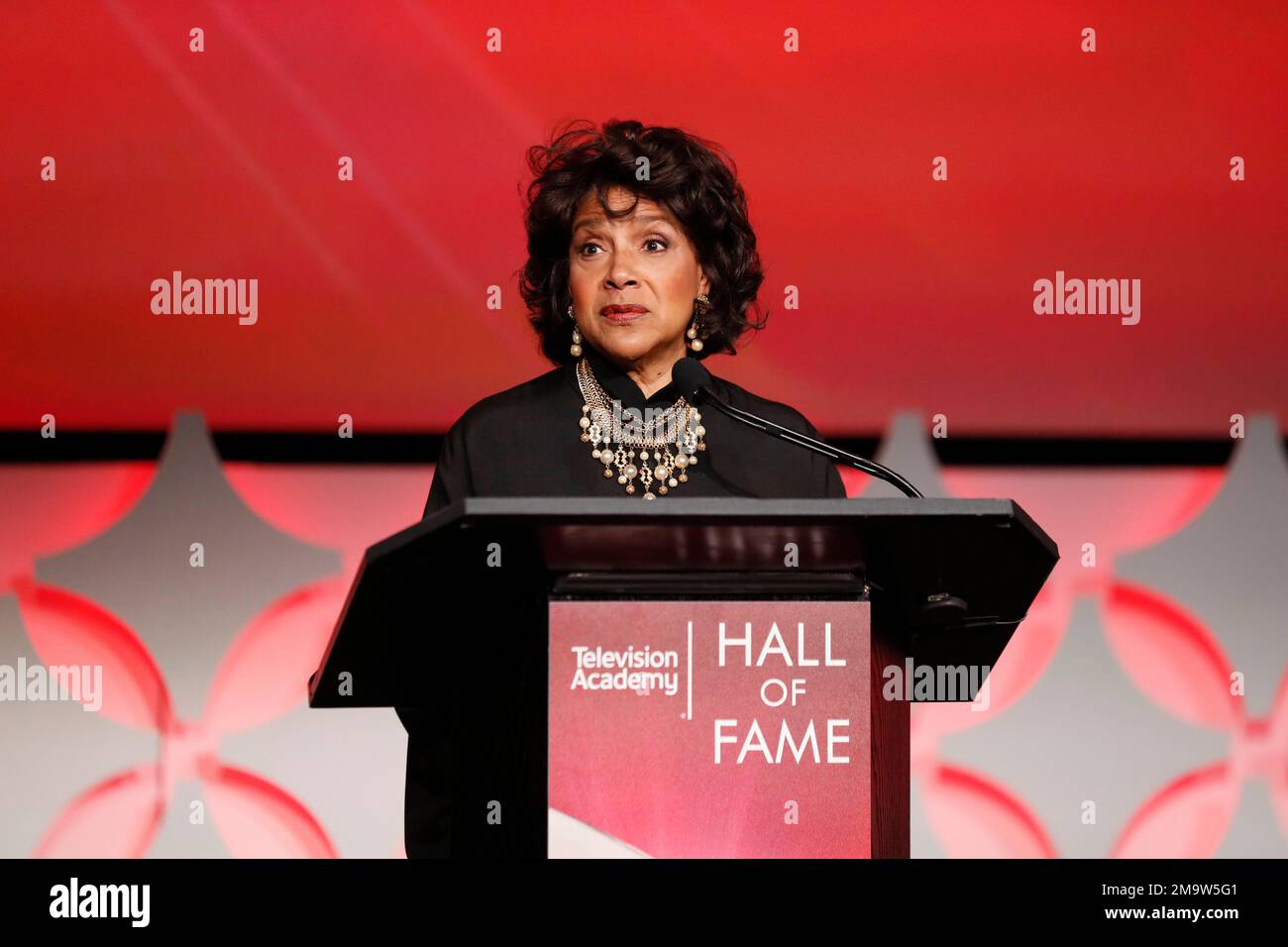Phylicia Rashad introduces Hall of Fame inductee Debbie Allen during ...