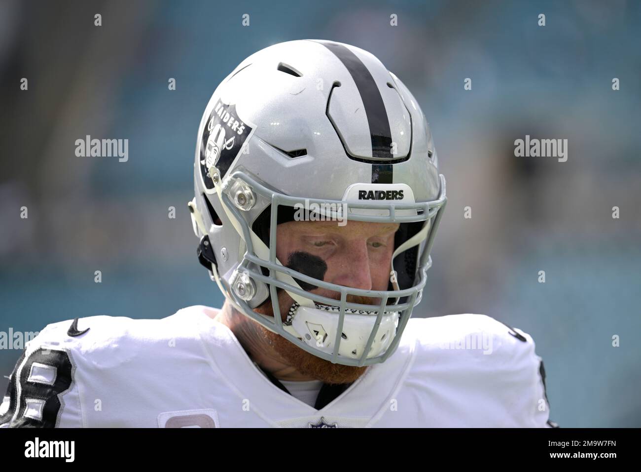 Las Vegas Raiders defensive end Maxx Crosby (98) warms up before an NFL ...