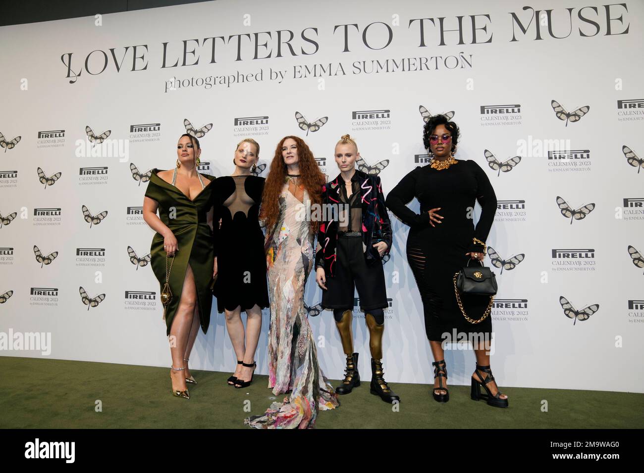 From left, models Ashley Graham, Guinevere Van Seenus, photographer ...