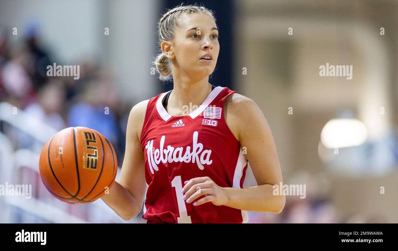 Nebraska guard Jaz Shelley (1) dribbles the ball against Creighton ...