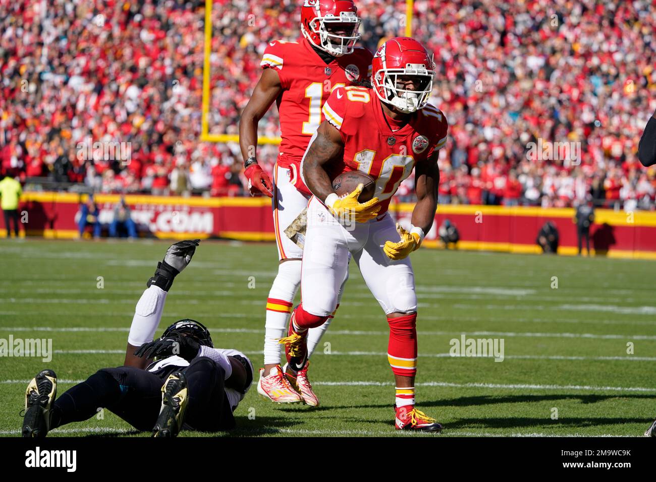 Kansas City Chiefs running back Isiah Pacheco (10) runs against the ...