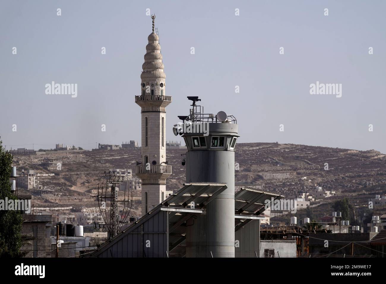 An Israeli military guard tower with two robotic guns and surveillance ...