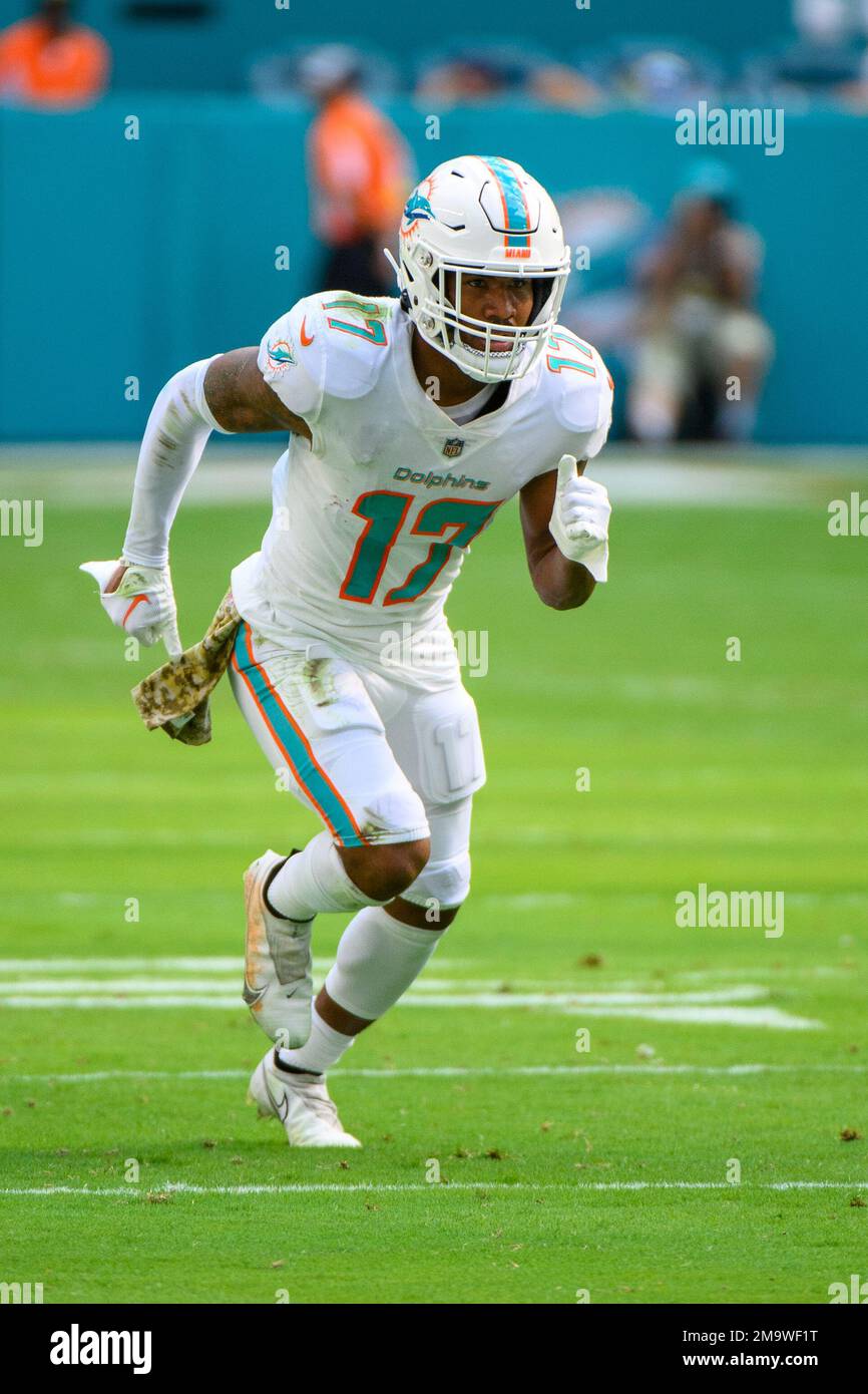 Miami Dolphins wide receiver Jaylen Waddle (17) runs a play during an ...