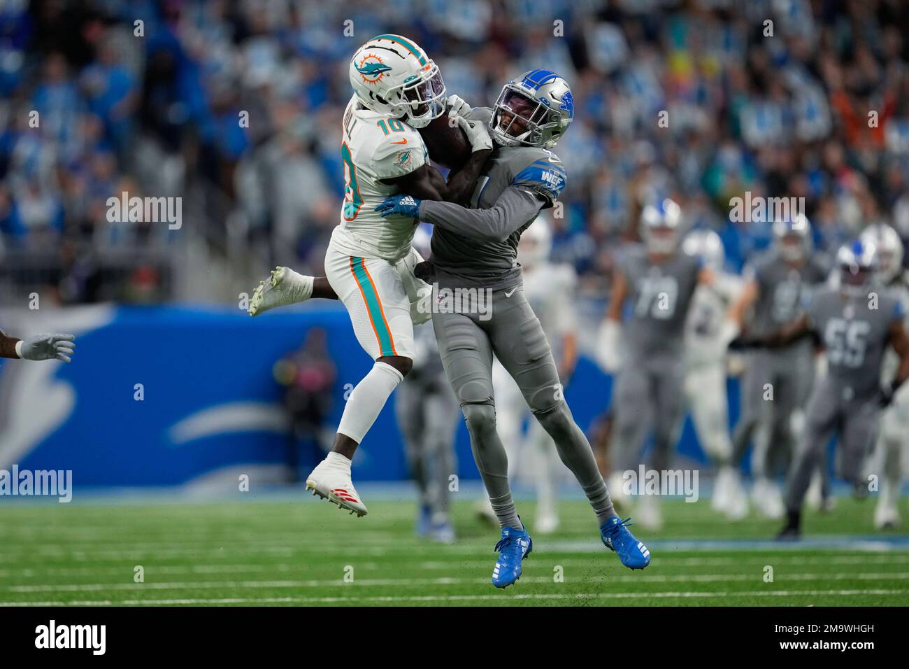 Miami Dolphins wide receiver Tyreek Hill (10) catches a pass as Detroit ...