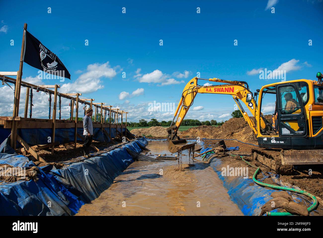 Harry Lawson (right), a Defense POW/MIA Accounting Agency (DPAA ...