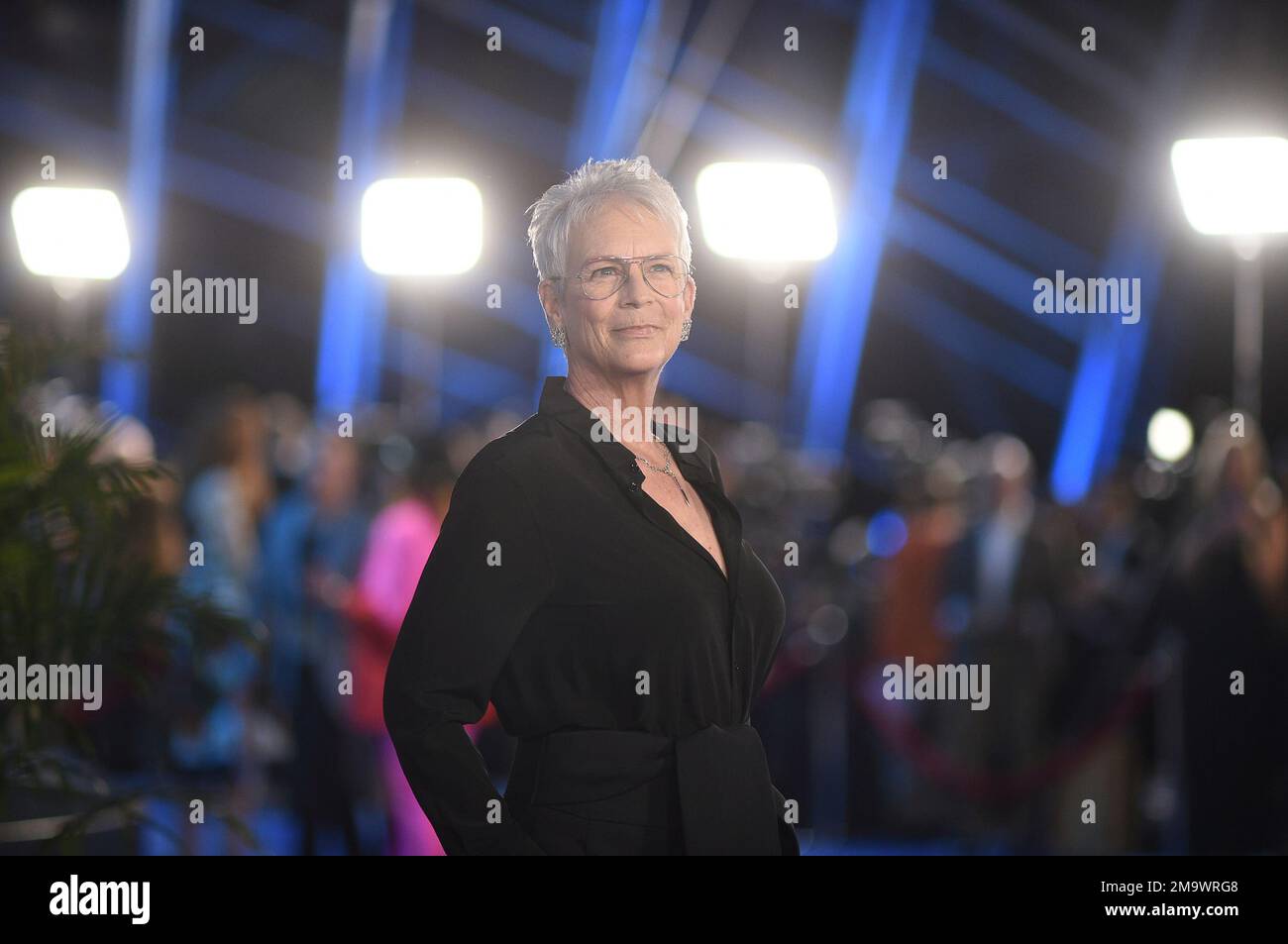Jamie Lee Curtis arrives at the premiere of "Glass Onion: A Knives Out ...