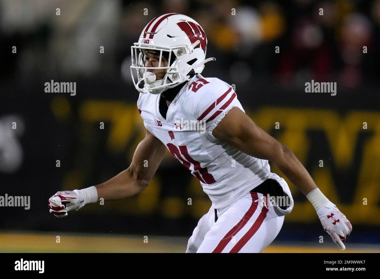Wisconsin cornerback Justin Clark runs up field during the second half ...