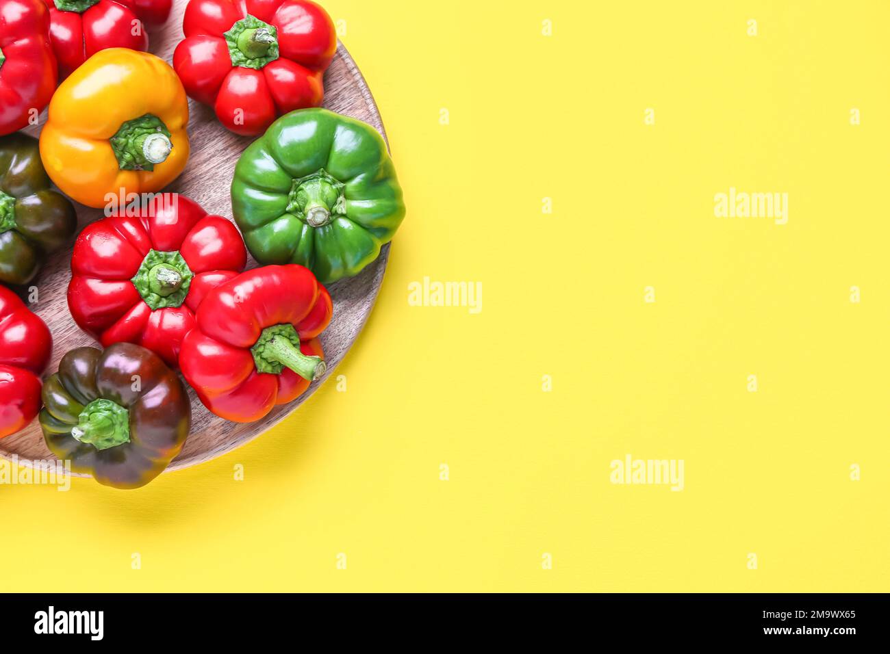 Plate with fresh bell peppers on yellow background Stock Photo - Alamy