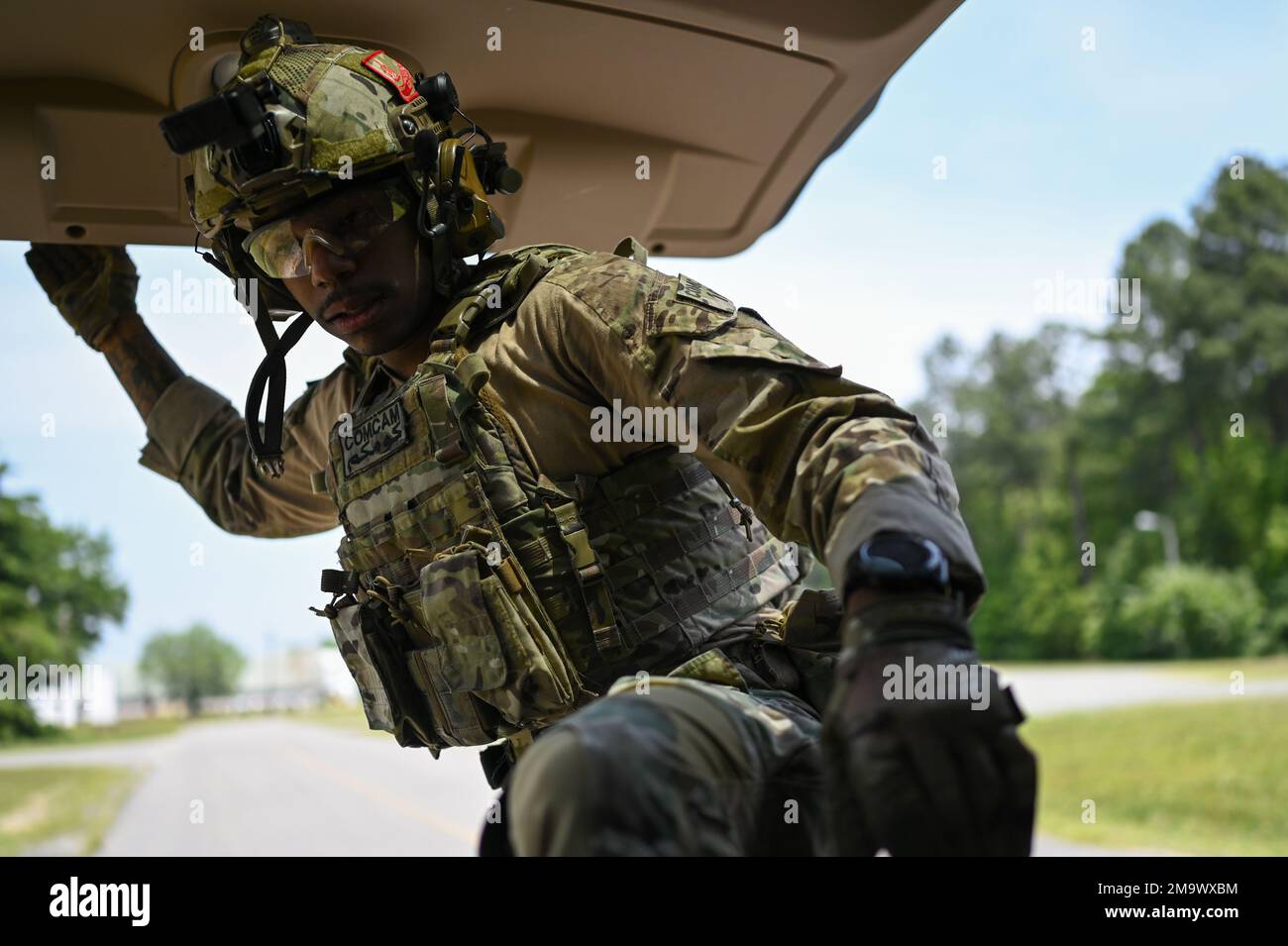 U.S. Army Sgt. Sidney Perry, assigned to 55th Signal Company (Combat ...