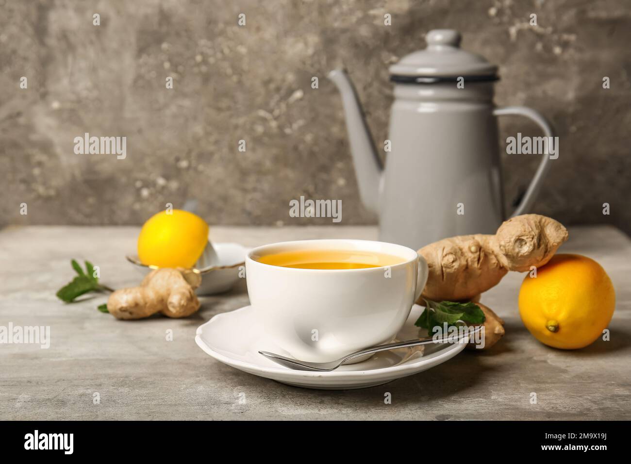 Spoon teapot hi-res stock photography and images - Alamy