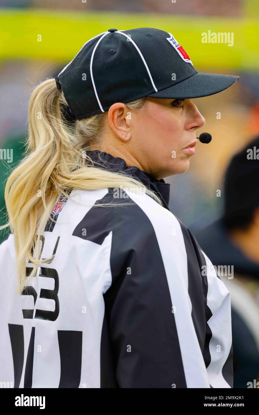 Line judge Sarah Thomas before an NFL football game between the Dallas ...