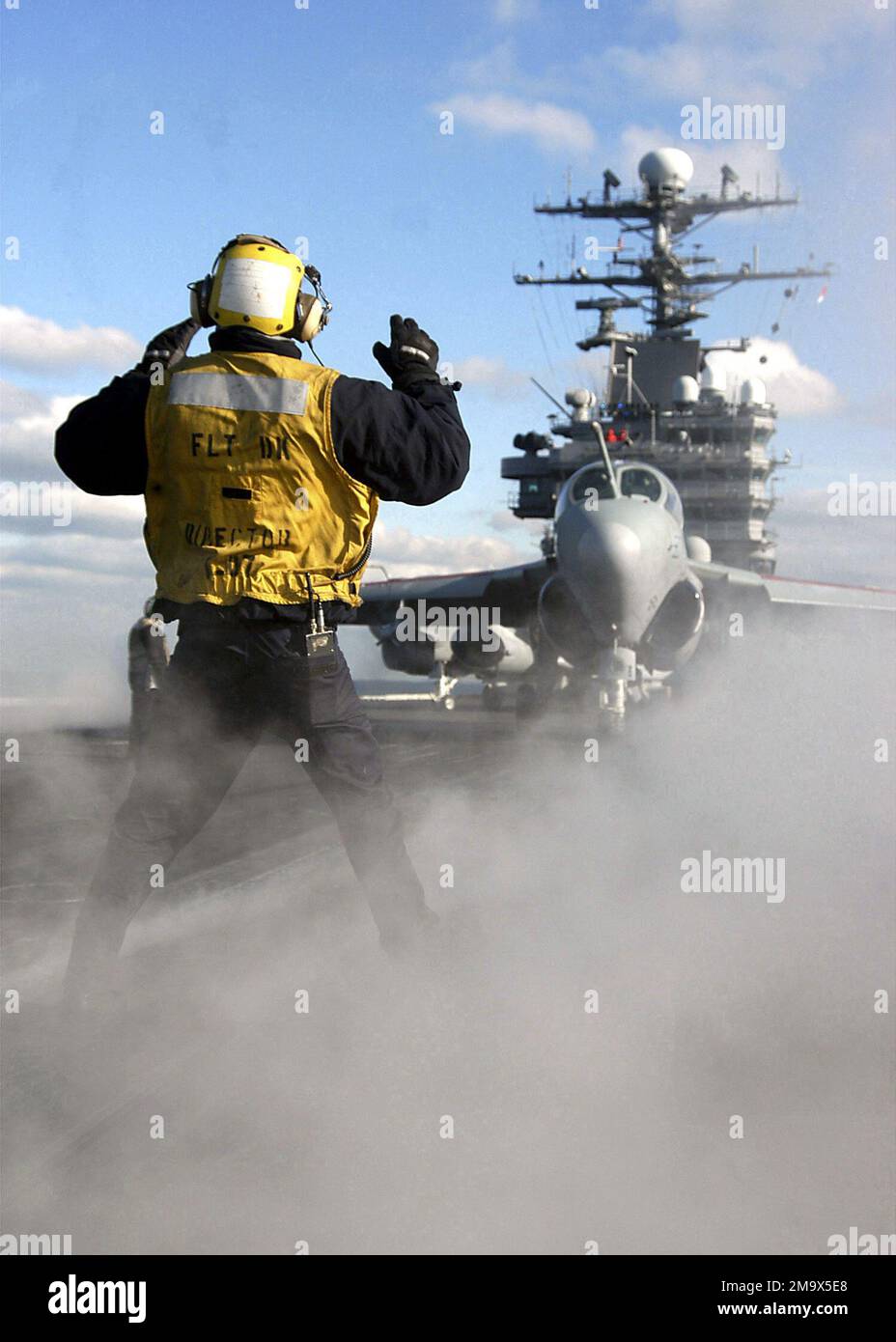 Uss george washington security hi-res stock photography and images - Alamy