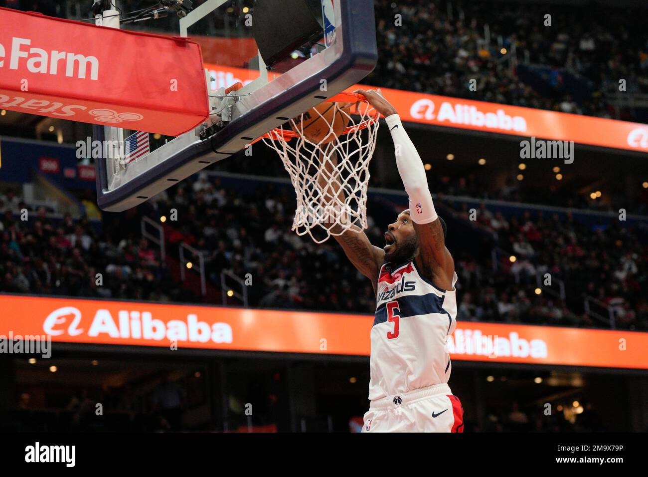 Washington Wizards forward Will Barton (5) dunks against the Memphis ...