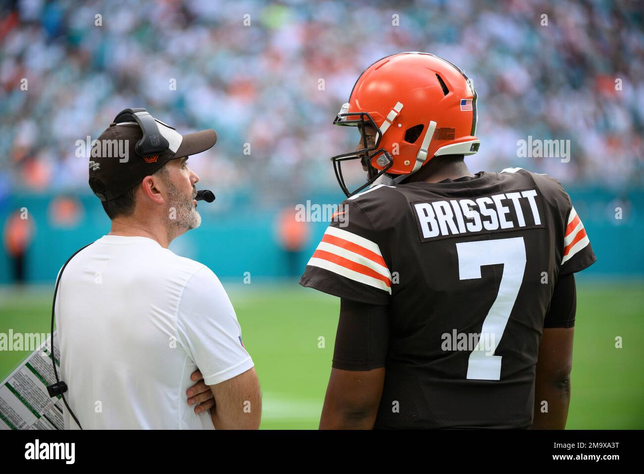 Cleveland Browns head coach Kevin Stefanski talks with Cleveland Browns ...