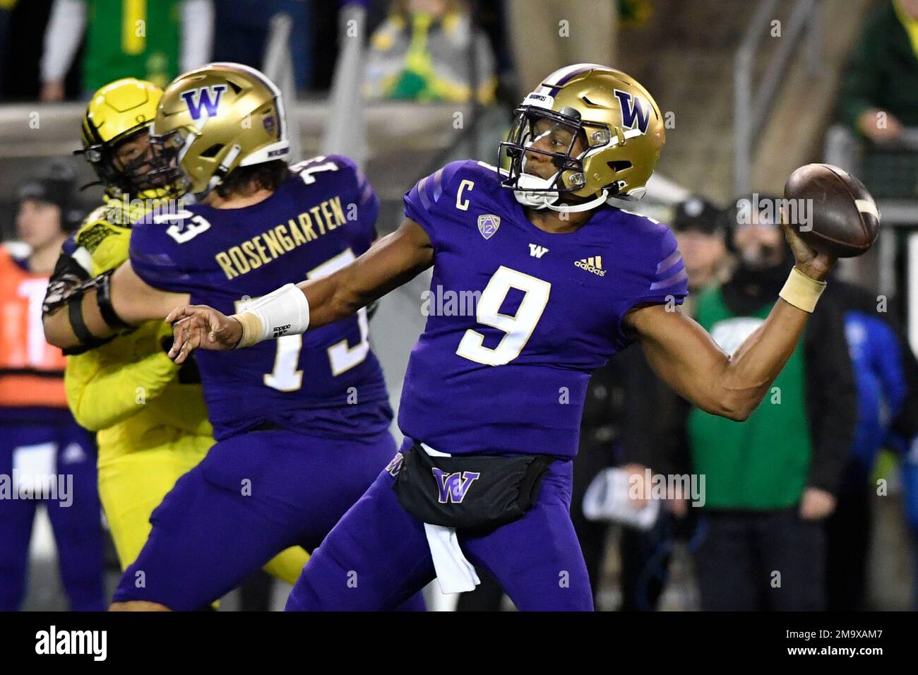 Washington quarterback Michael Penix Jr. (9) passes against Oregon ...